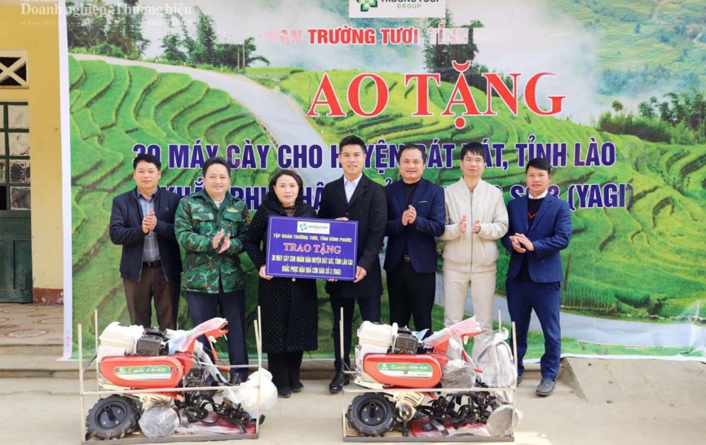 Tập đoàn Trường Tươi trao 30 máy xới đất đa năng hỗ trợ người dân Bát Xát
